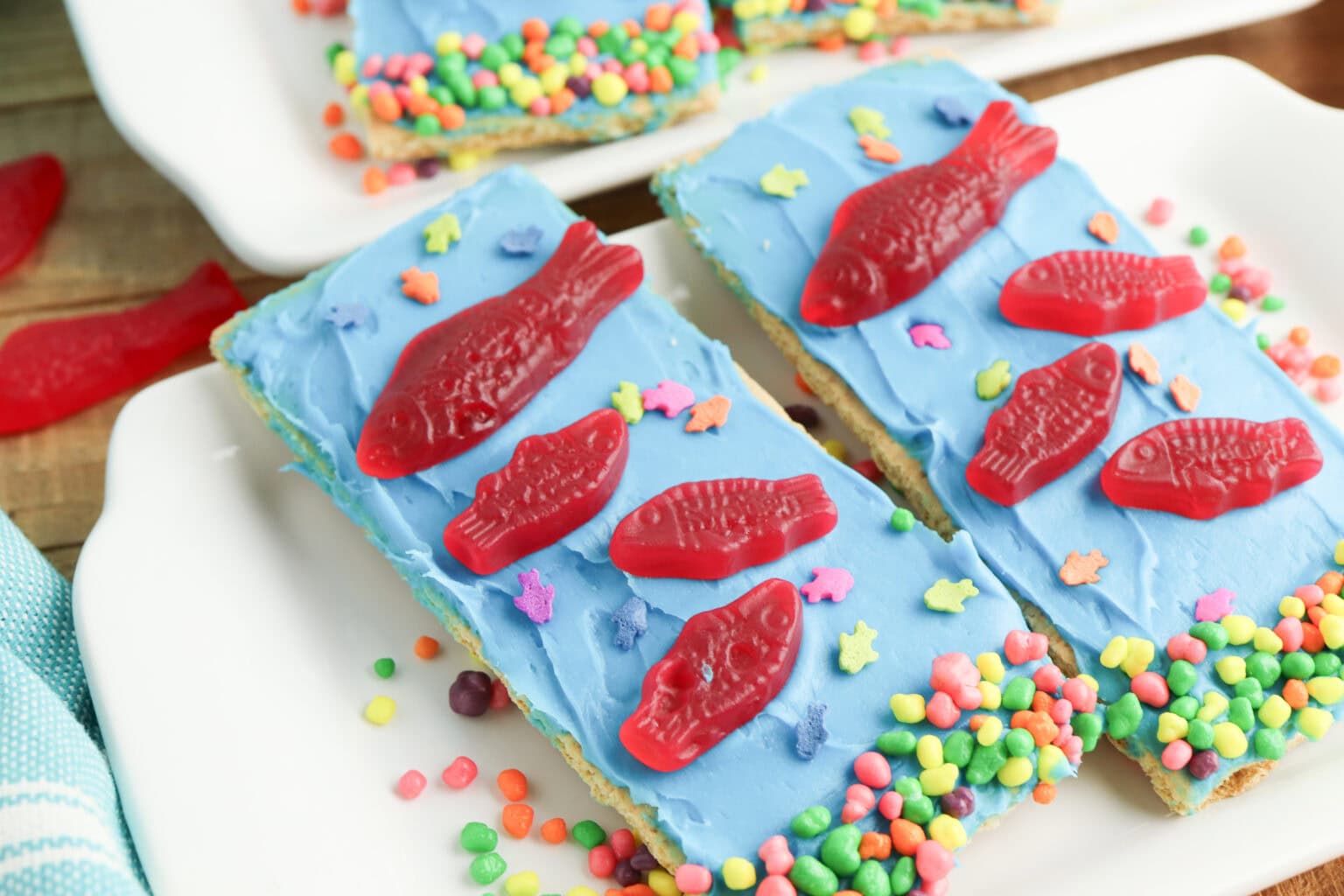 Fish Bowl Graham Crackers - Bite-Sized Bash