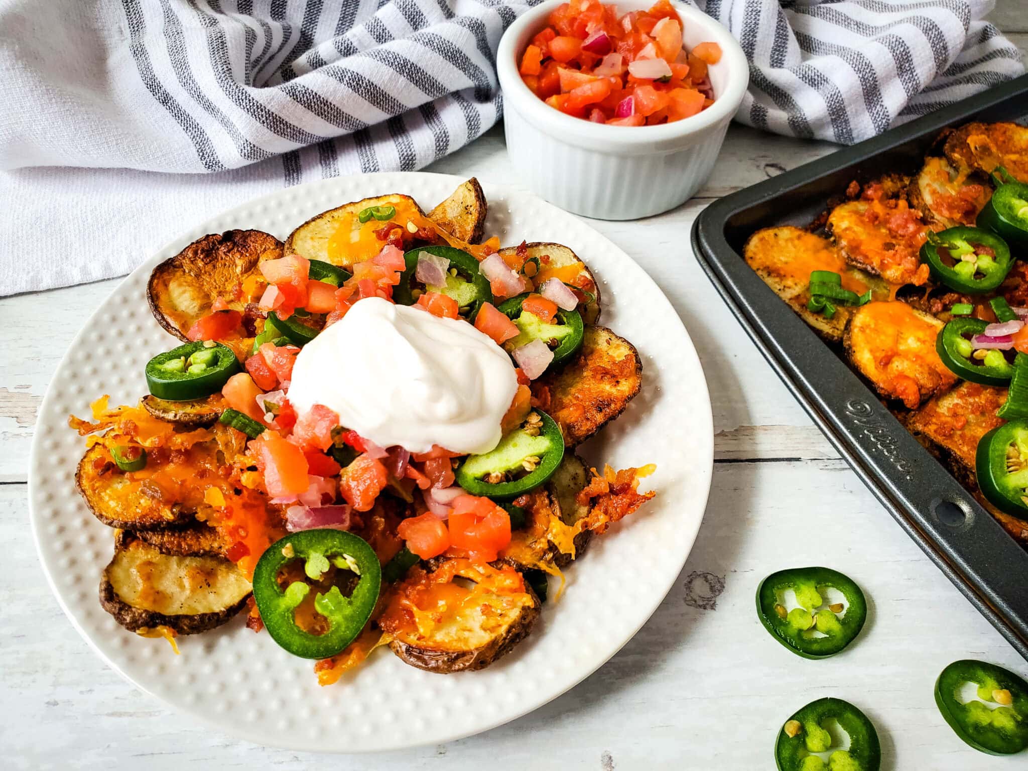 Taco Wonton Cups: Tiny Tacos, Big Flavor! - Bite-Sized Bash