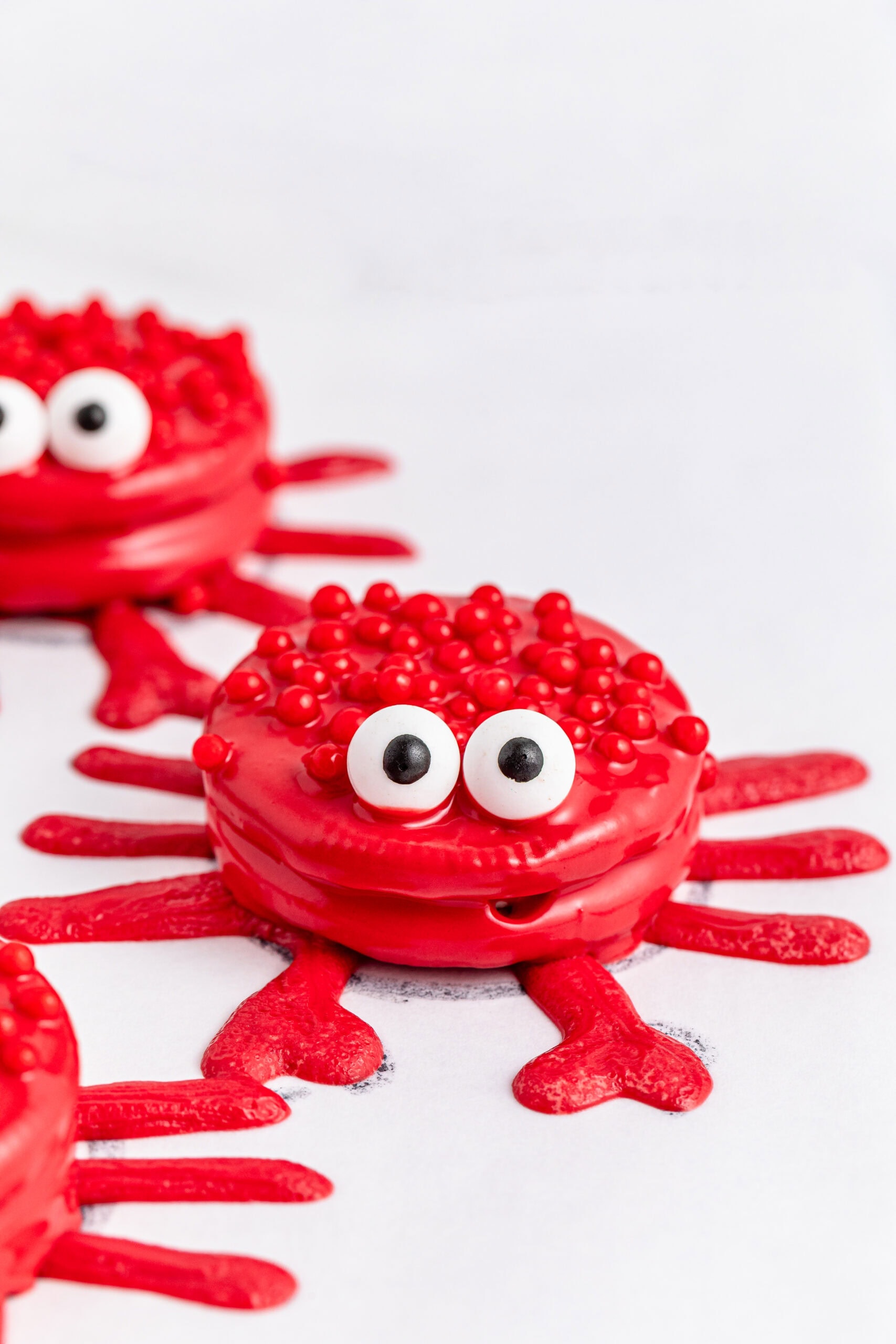 Cute Oreo Crab Cookies - Bite-Sized Bash