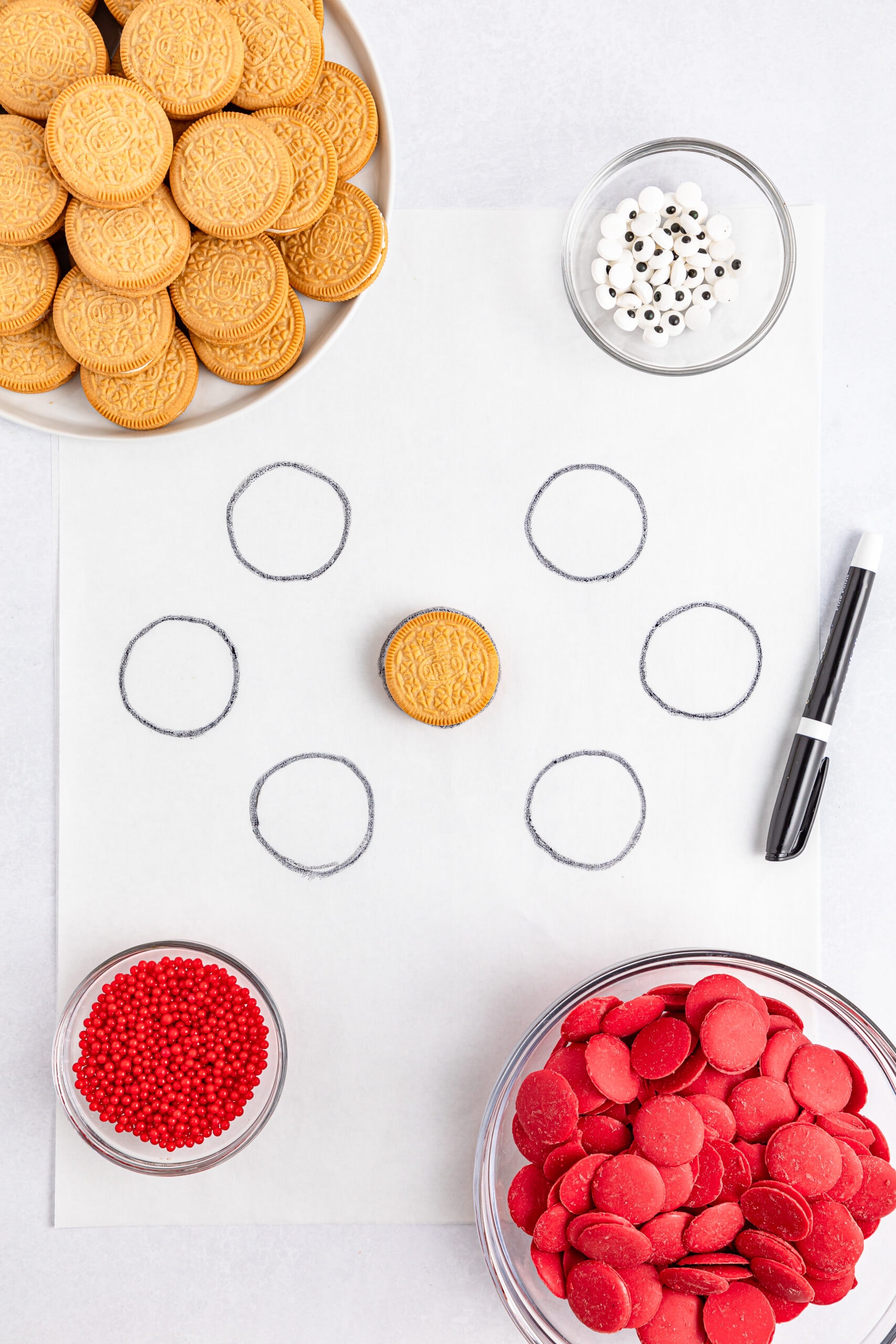 Cute Oreo Crab Cookies - Bite-Sized Bash