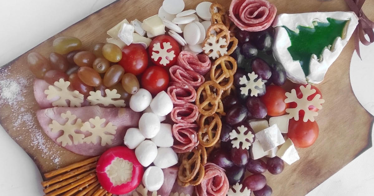 Christmas Tree Charcuterie Board - Bite-Sized Bash