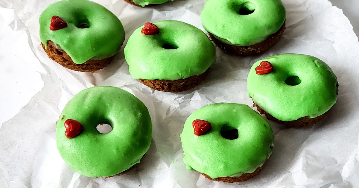 Grinch-Themed Caramel Apple Donuts - Bite-Sized Bash