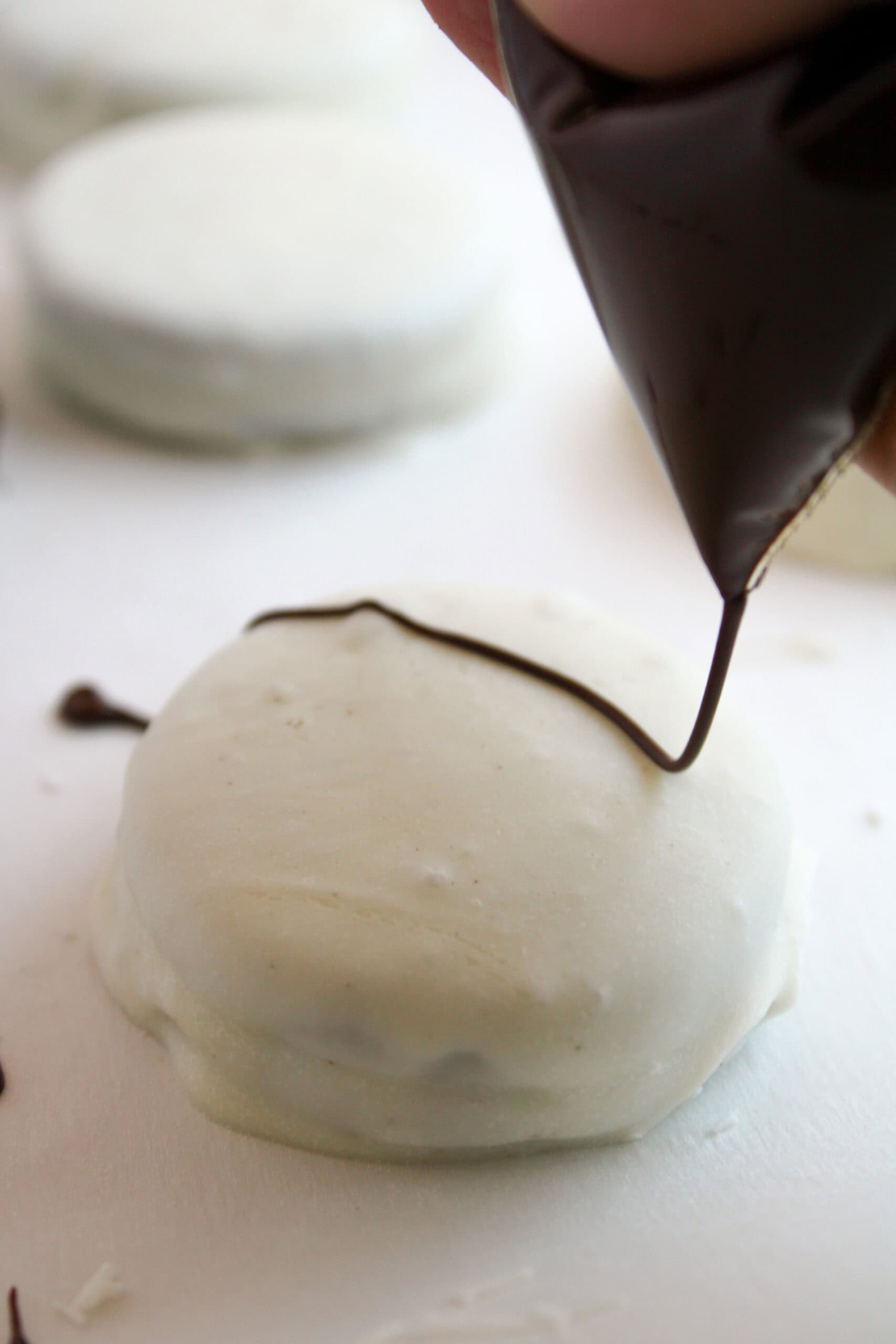 Chocolate Covered Christmas Light Oreos - Bite-Sized Bash