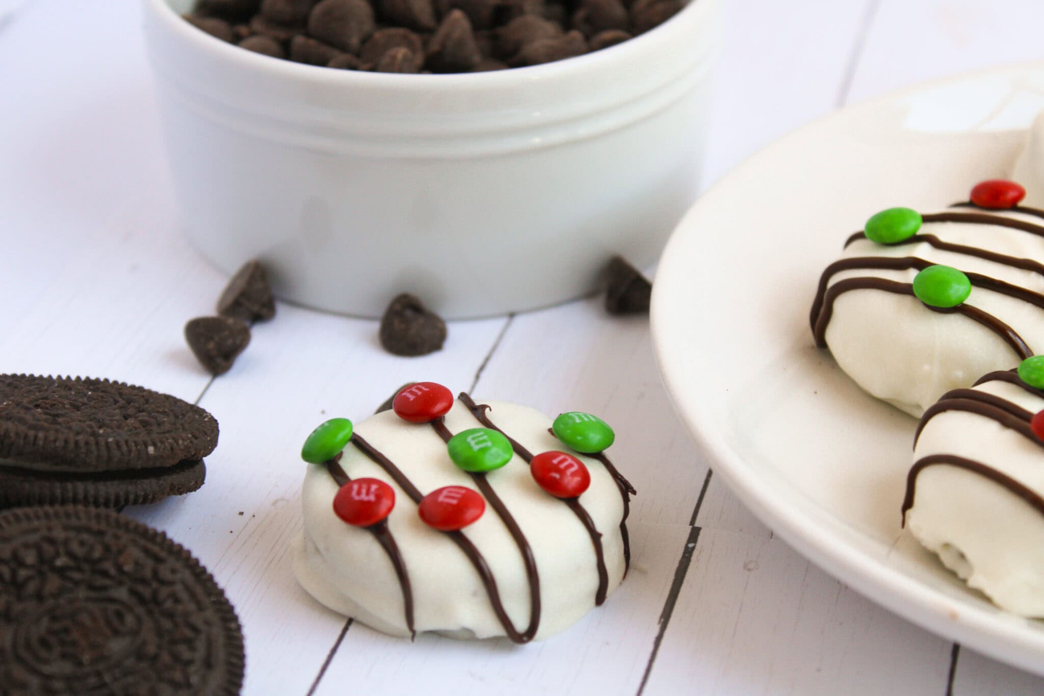 Chocolate Covered Christmas Light Oreos - Bite-Sized Bash