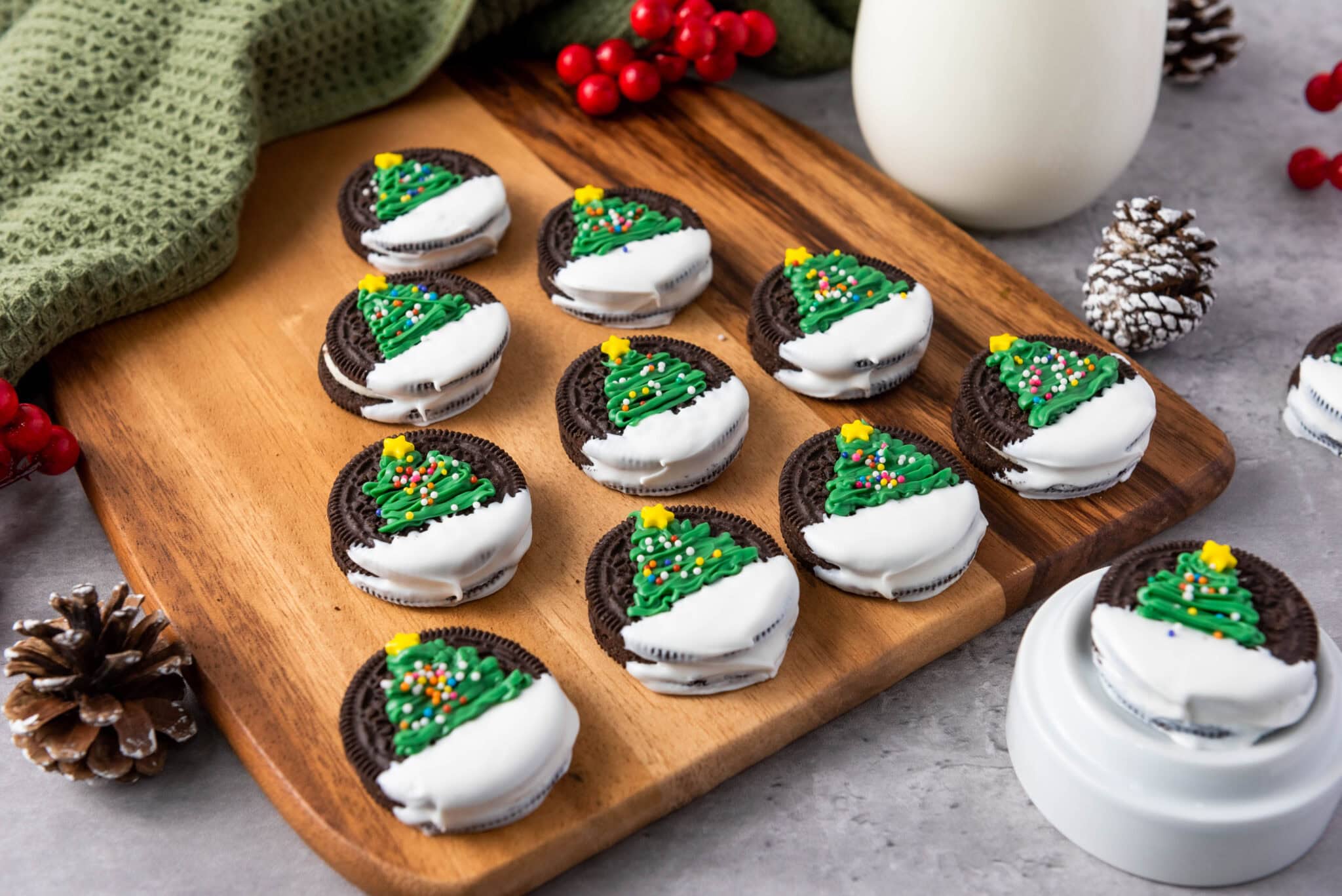Christmas Tree Oreos - Bite-Sized Bash