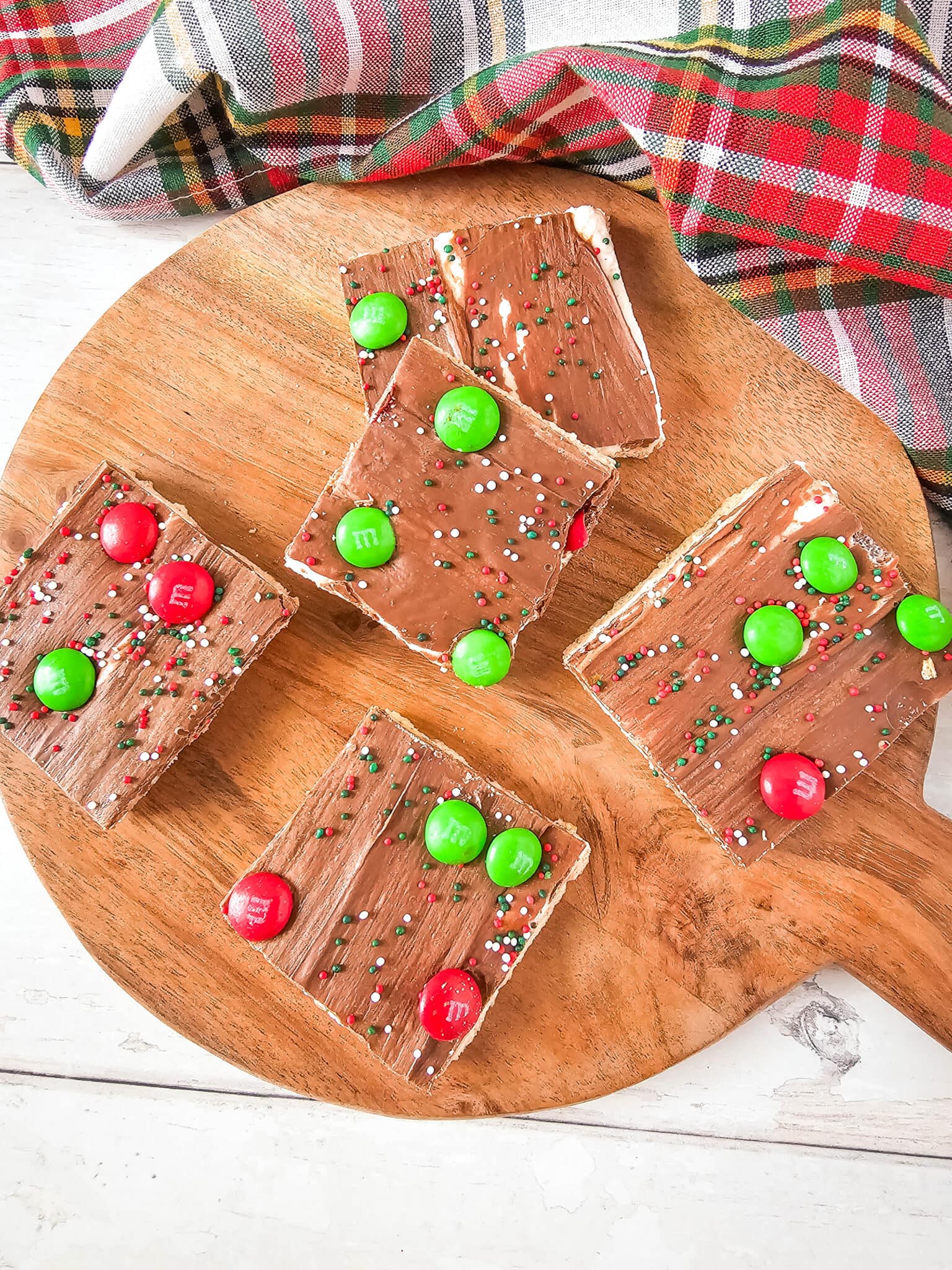 Christmas S’mores Graham Cracker Bark - Bite-Sized Bash