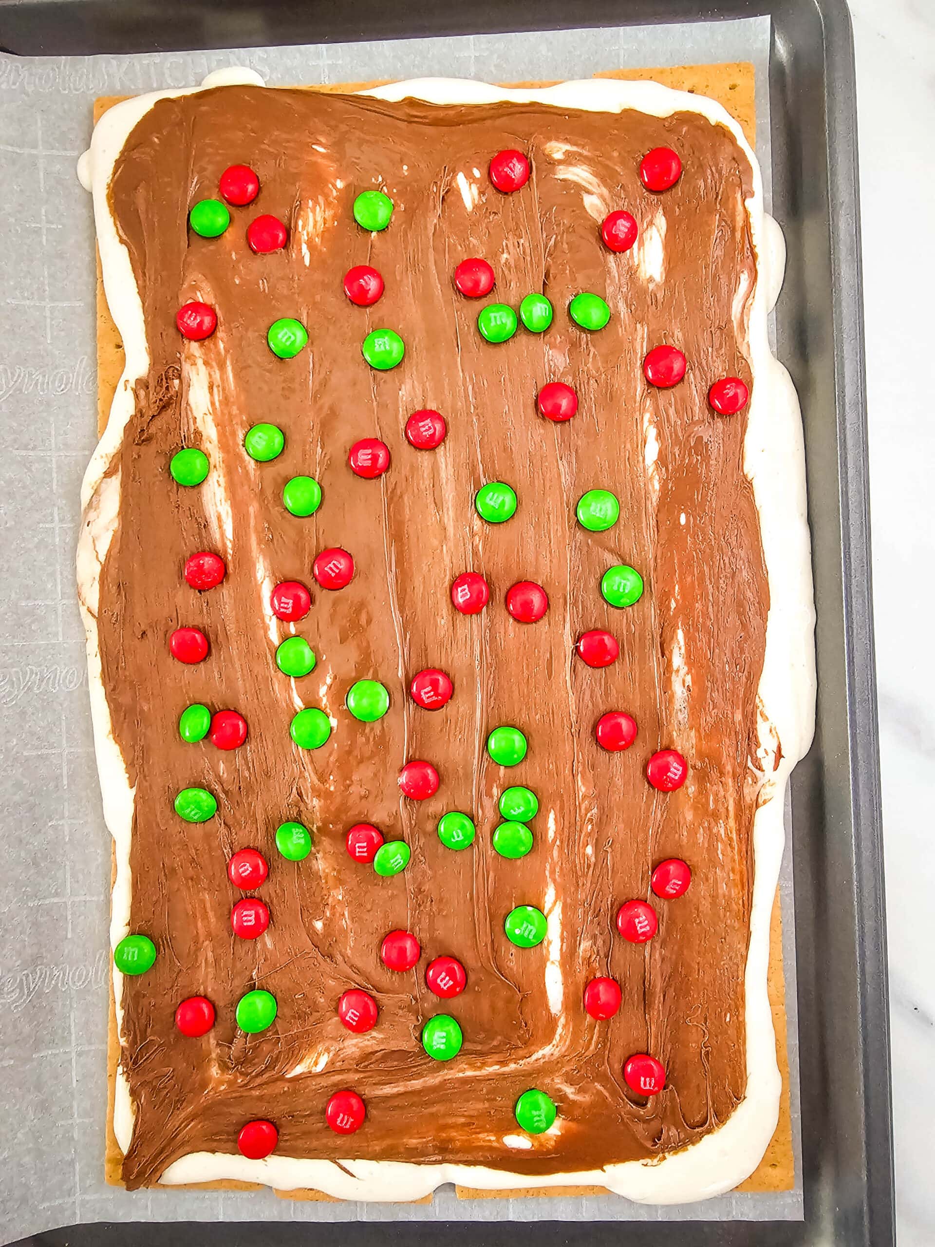 Christmas S’mores Graham Cracker Bark - Bite-Sized Bash