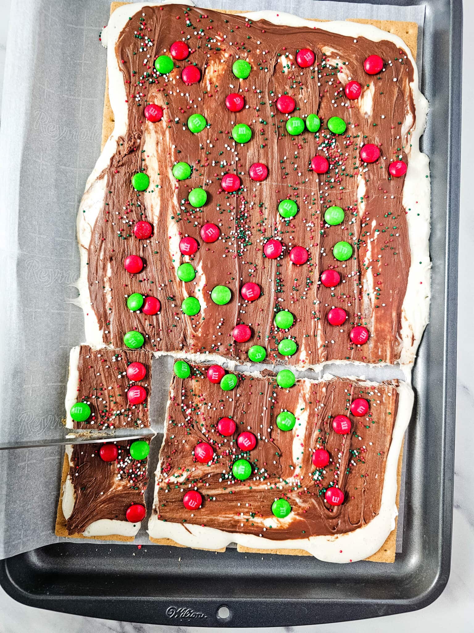 Christmas S’mores Graham Cracker Bark - Bite-Sized Bash