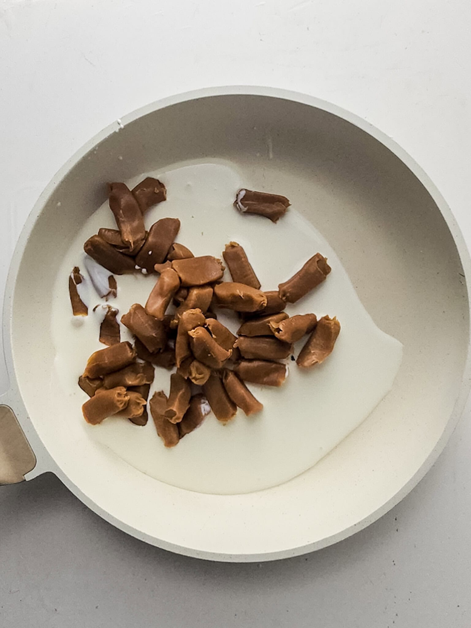 Oreo, Caramel, and Chocolate Heaven: Snickers Cheesecake Recipe - Bite ...