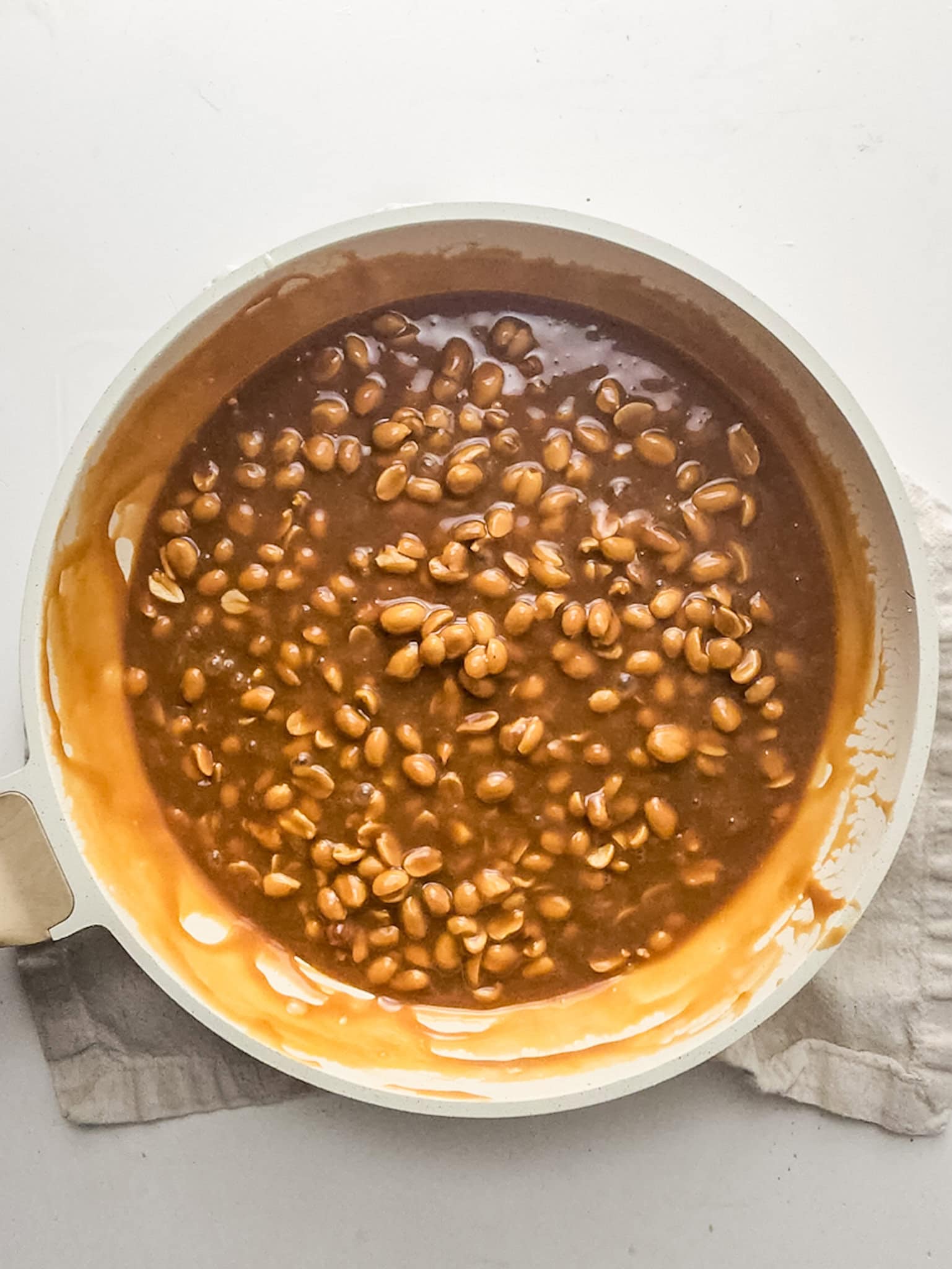 Oreo, Caramel, and Chocolate Heaven: Snickers Cheesecake Recipe - Bite ...