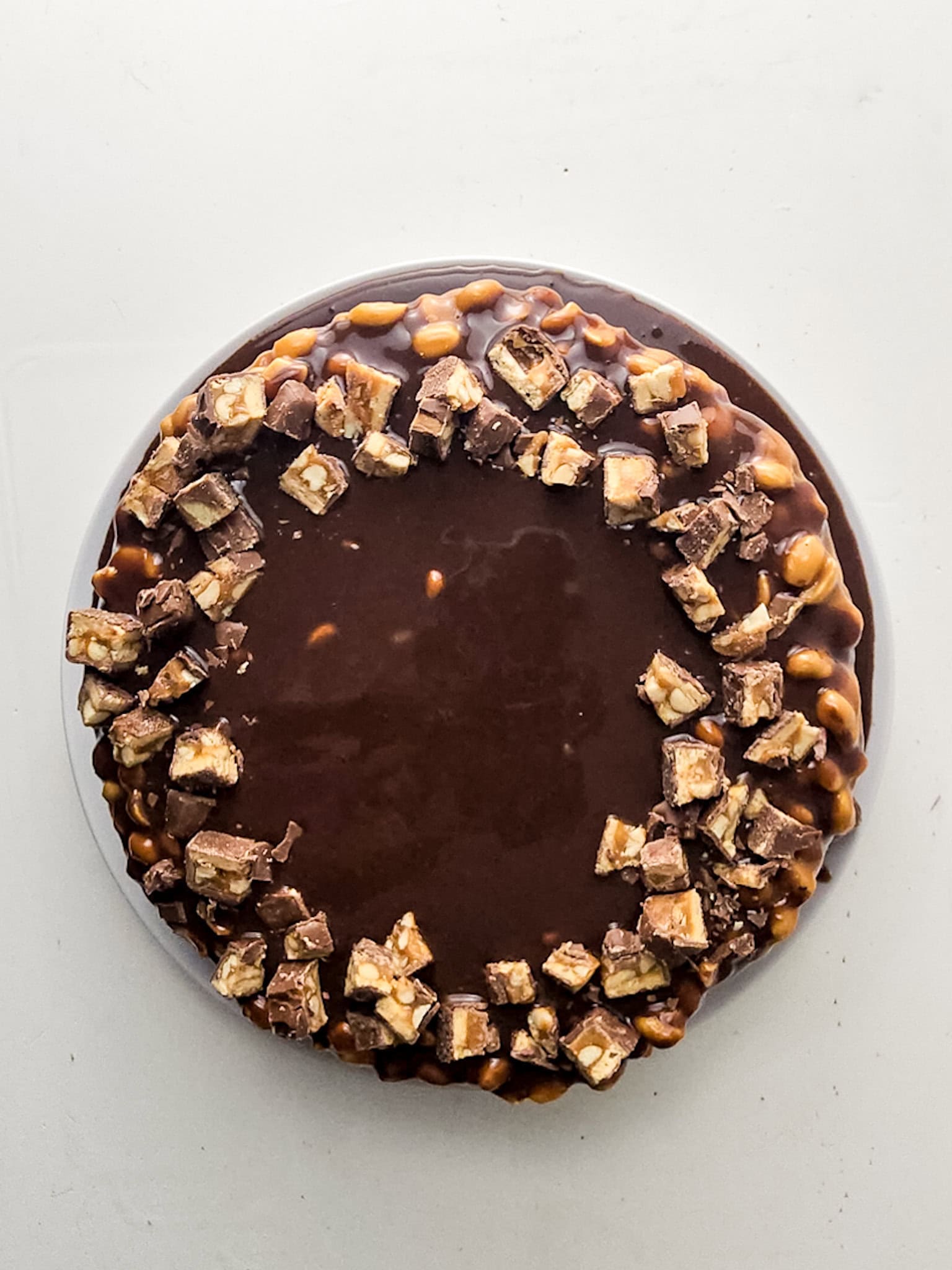 Oreo, Caramel, and Chocolate Heaven: Snickers Cheesecake Recipe - Bite ...