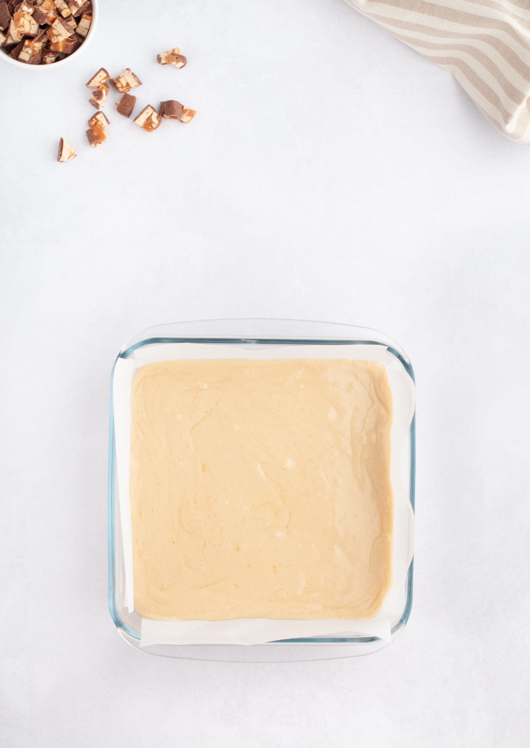 No-Bake Snickers Fudge to Satisfy Your Cravings - Bite-Sized Bash