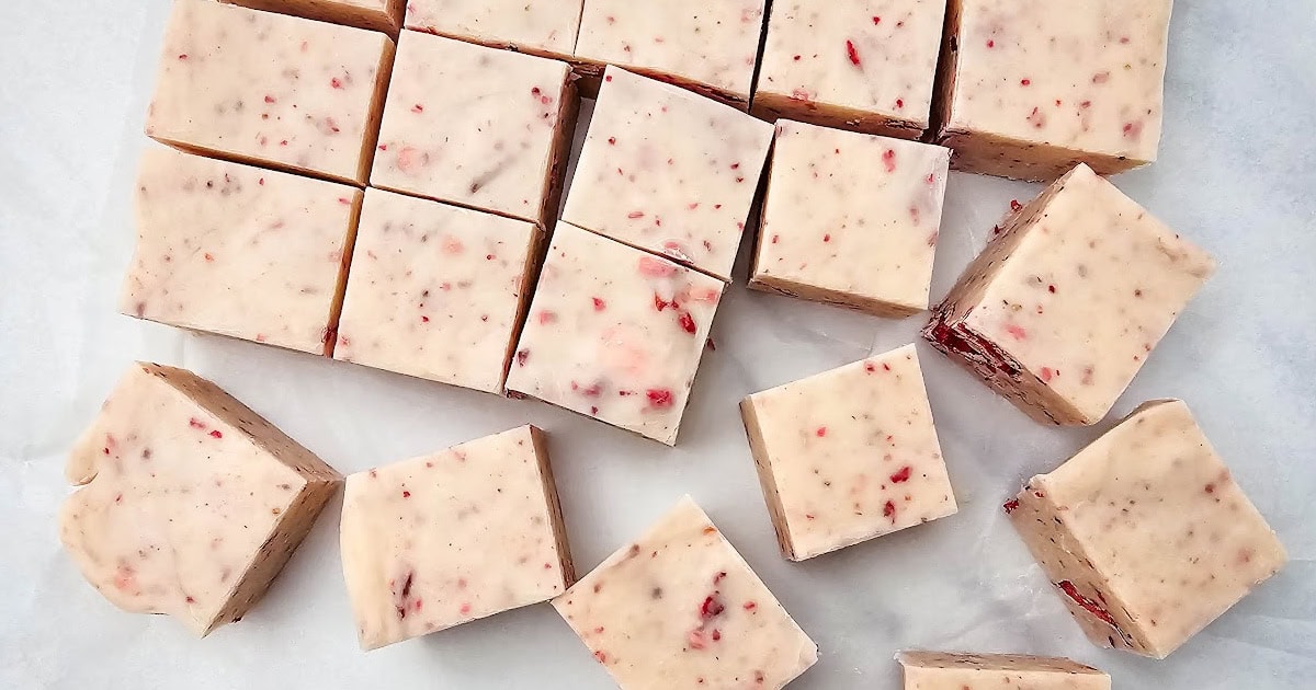 No-Bake Strawberry Fudge Squares - Bite-Sized Bash