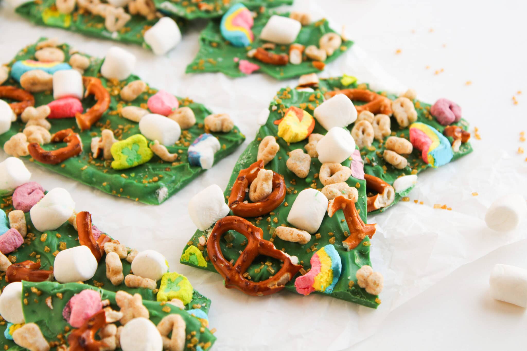 St. Patrick's Day Lucky Charms Chocolate Bark - Bite-Sized Bash